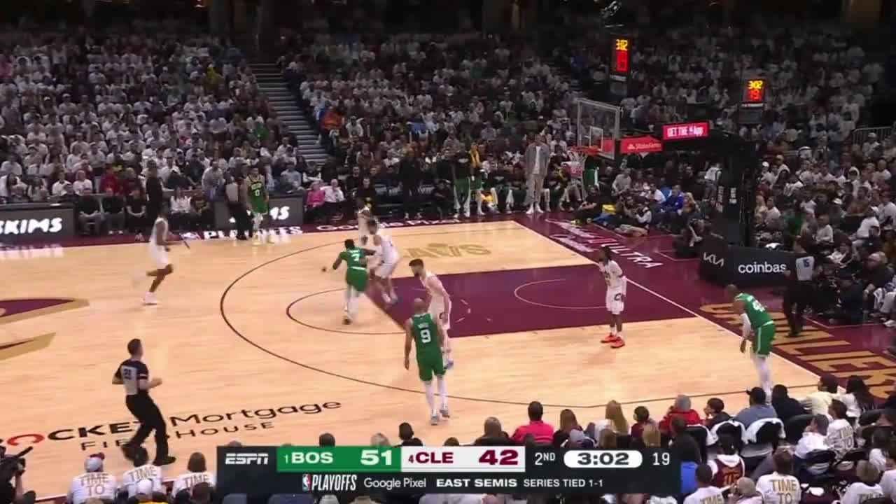 Watch BrickWrld - Jaylen Brown LEFT-HANDED dribble 😳🔥 | Streamable