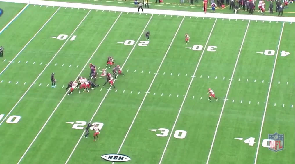 Q3 1-39 1st-and-10- Blue rushes for 17 yards