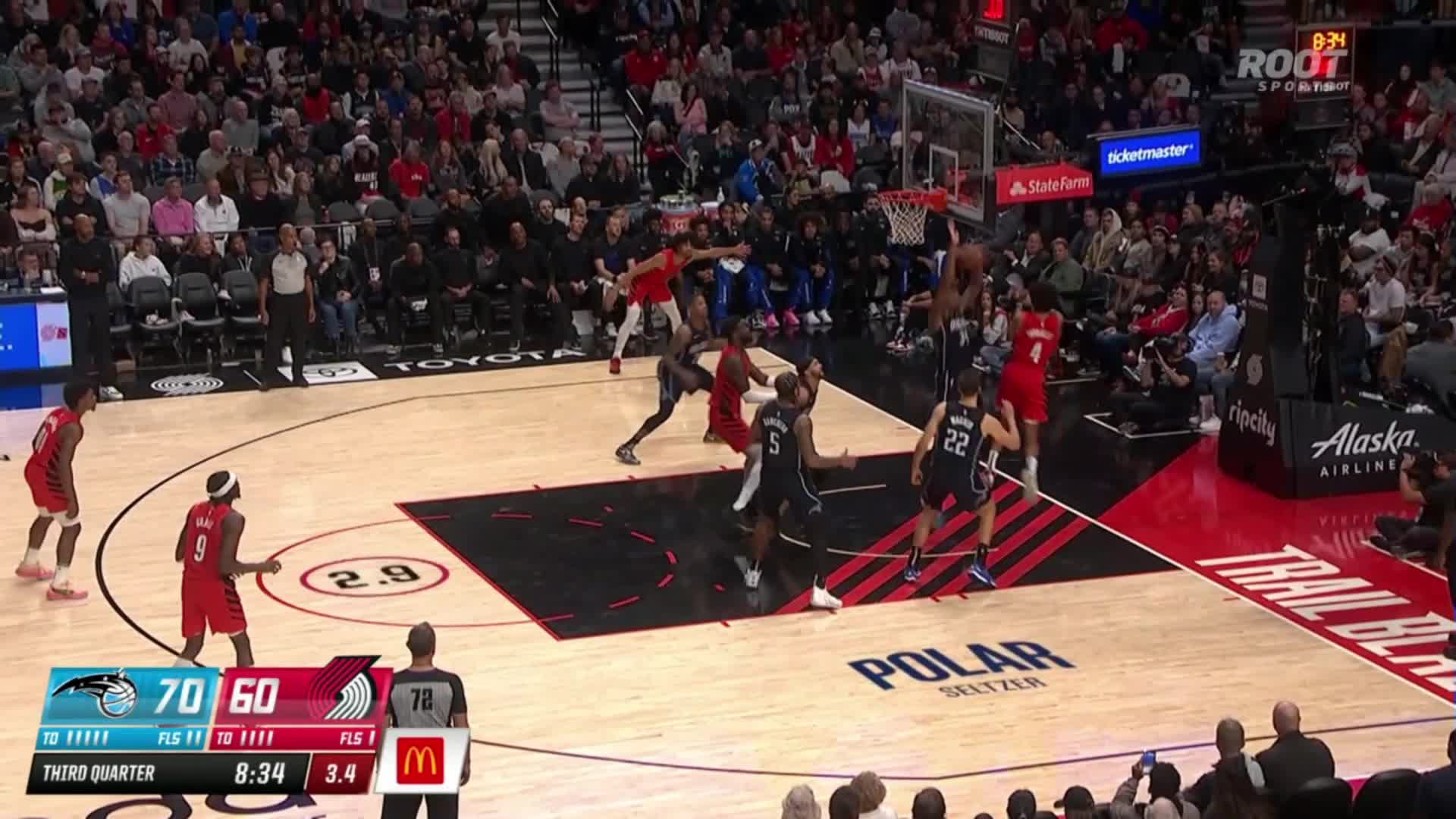 Ayton with the soft touch to beat the shot clock