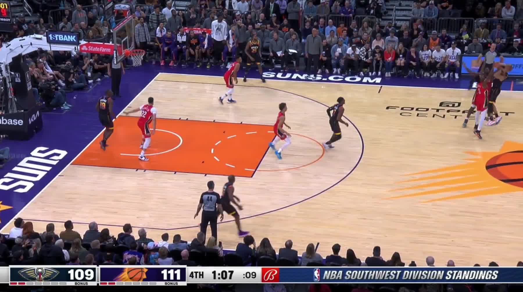 Watch [Highlight] Chris Paul splashes the dagger 3 to put the Suns up 5. Suns came back from a ...